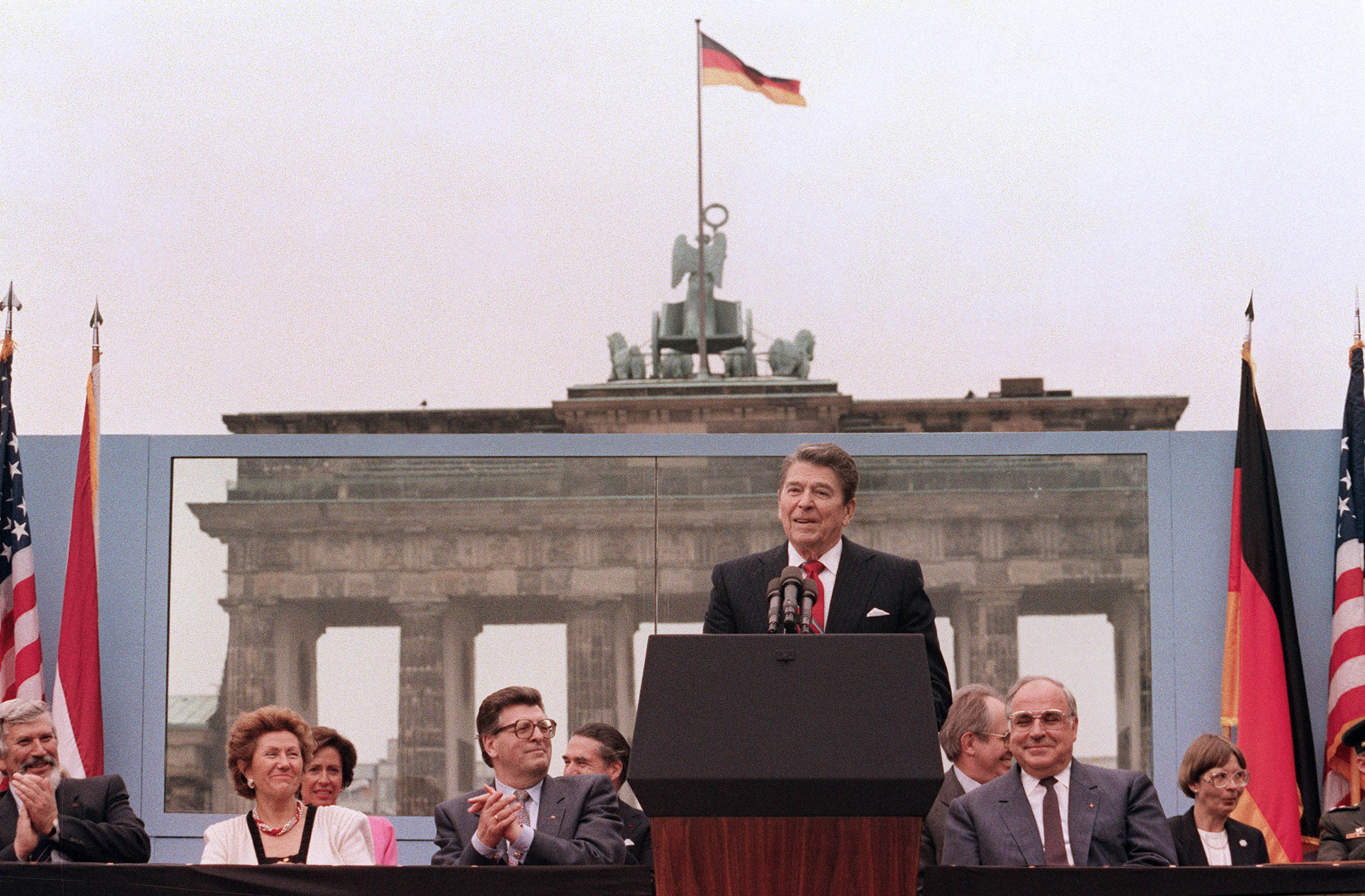 O famoso discurso de Ronald Reagan em Berlim – efemérides do éfemello